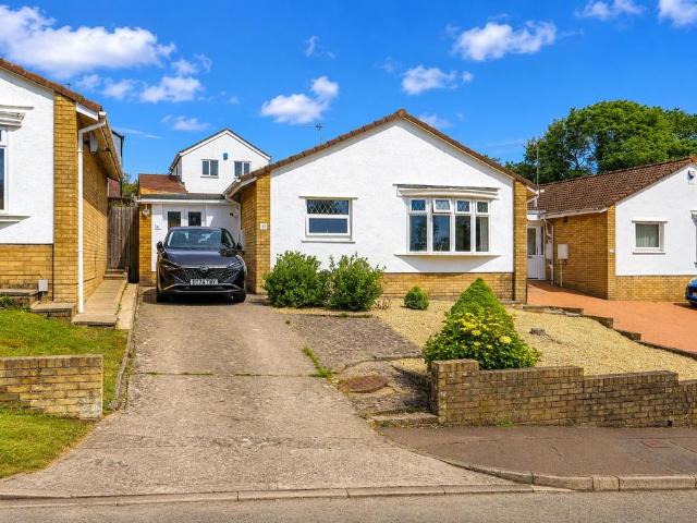 2 bedroom detached bungalow for sale