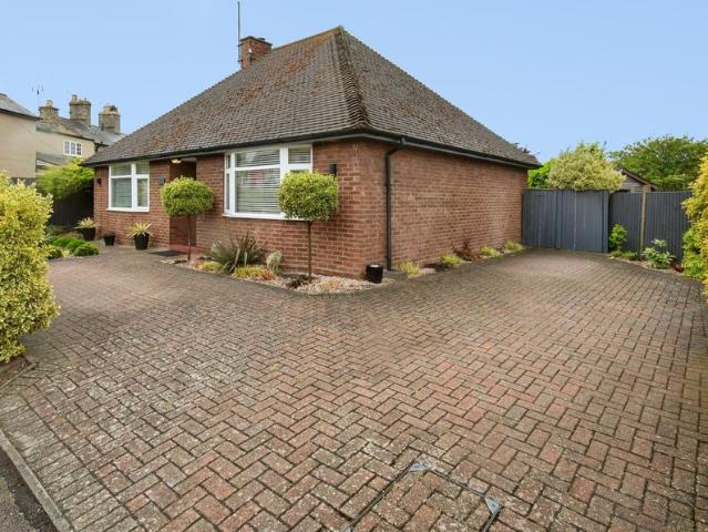 2 bedroom detached bungalow for sale