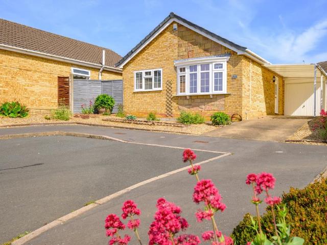 2 bedroom detached bungalow for sale