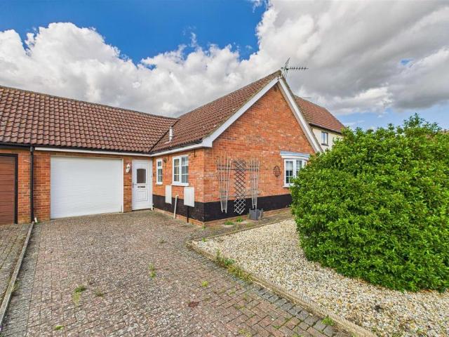 2 bedroom detached bungalow for sale
