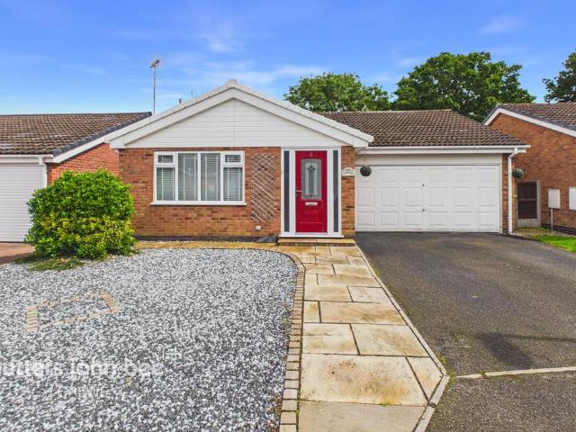 2 bedroom detached bungalow for sale