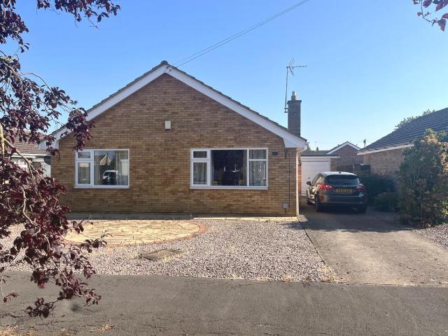 2 bedroom detached bungalow for sale