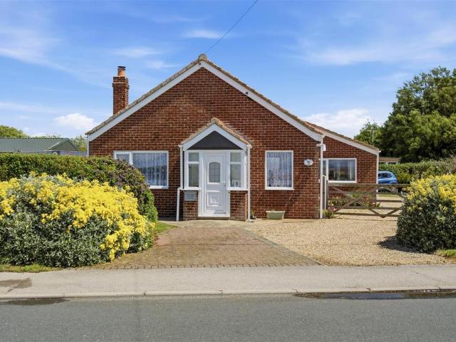 2 bedroom detached bungalow for sale