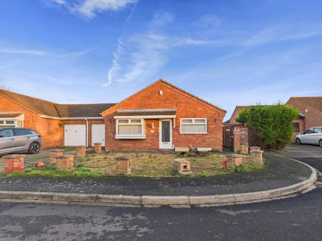 2 bedroom detached bungalow for sale