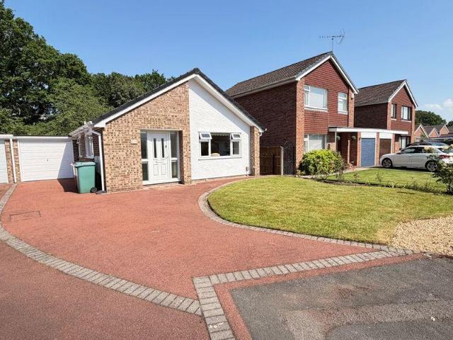 2 bedroom detached bungalow for sale