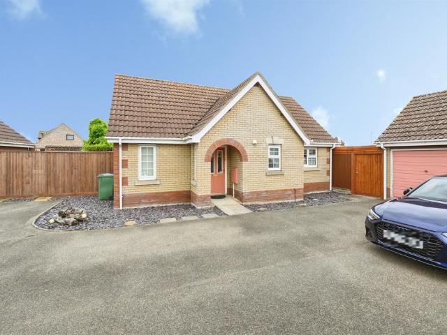 2 bedroom detached bungalow for sale