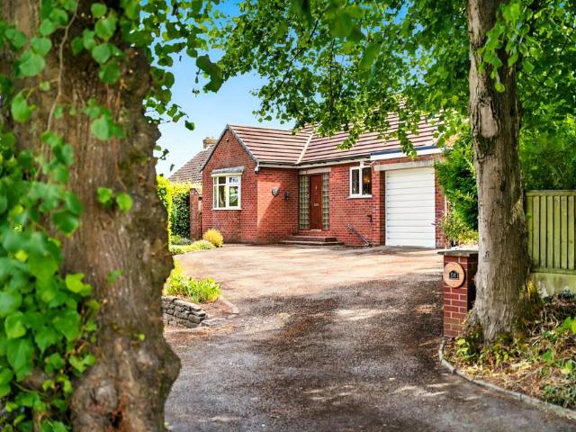 2 bedroom detached bungalow for sale