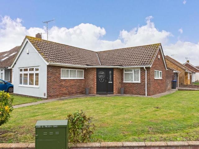 2 bedroom detached bungalow for sale