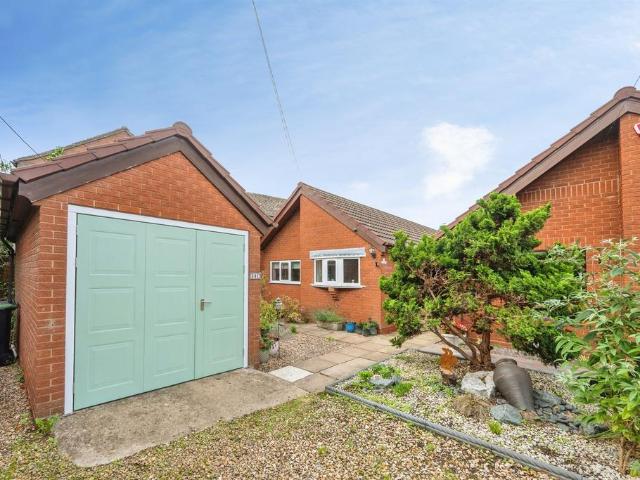 2 bedroom detached bungalow for sale