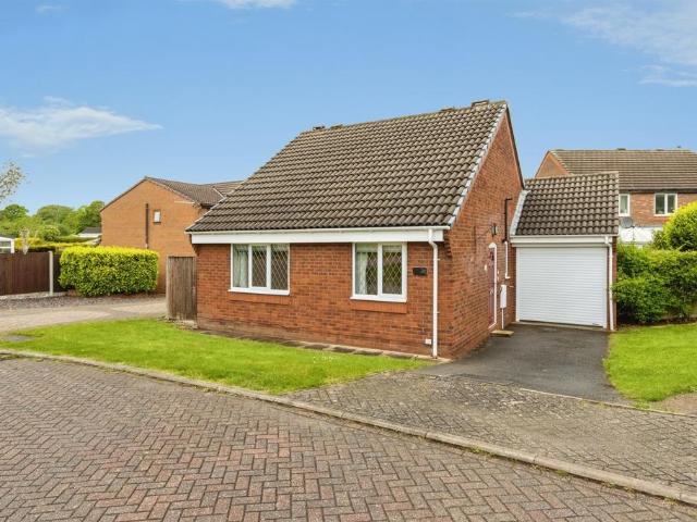 2 bedroom detached bungalow for sale