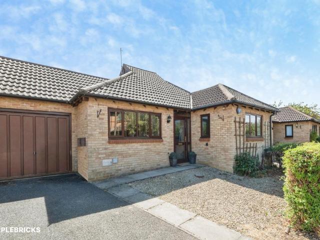 2 bedroom detached bungalow for sale