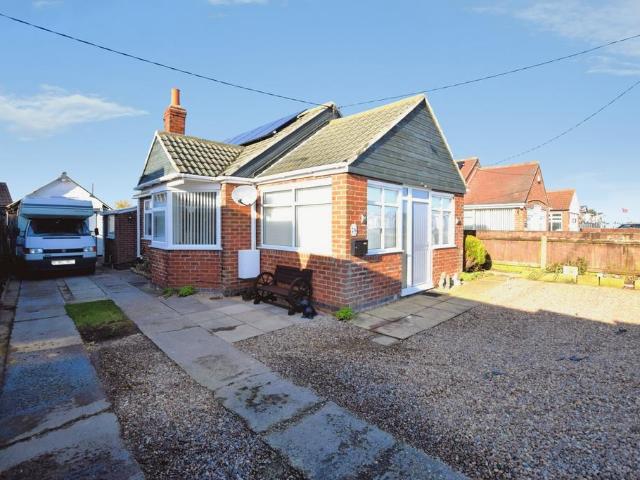 2 bedroom detached bungalow for sale