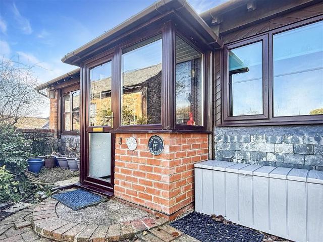 2 bedroom detached bungalow for sale