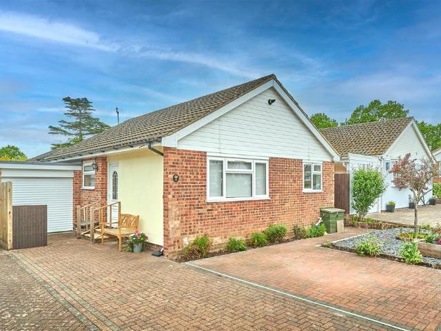2 bedroom detached bungalow for sale