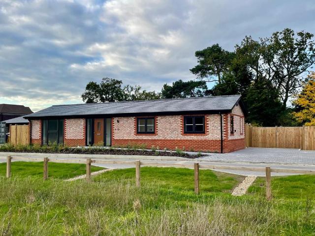 2 bedroom detached bungalow for sale