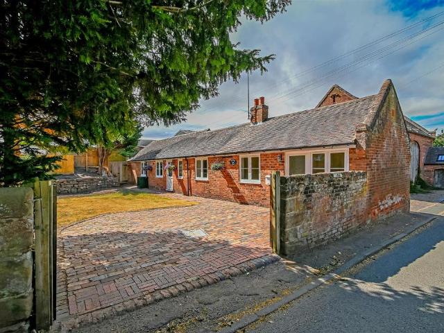 2 bedroom detached bungalow for sale