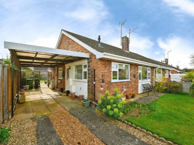 2 bedroom detached bungalow for sale