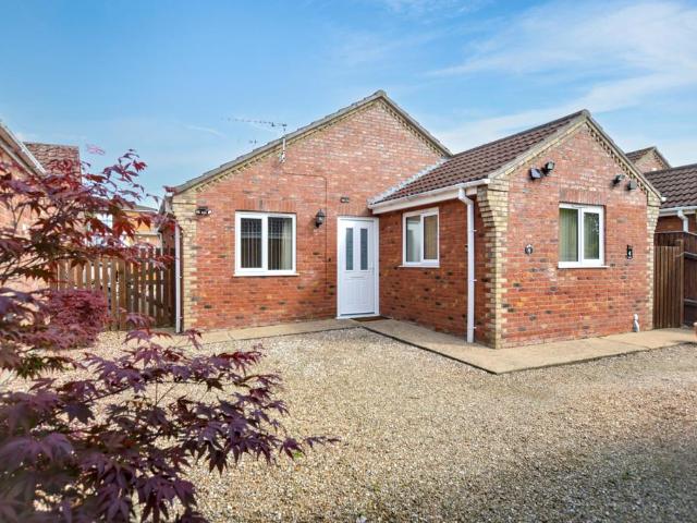 2 bedroom detached bungalow for sale