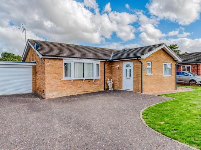 2 bedroom detached bungalow for sale