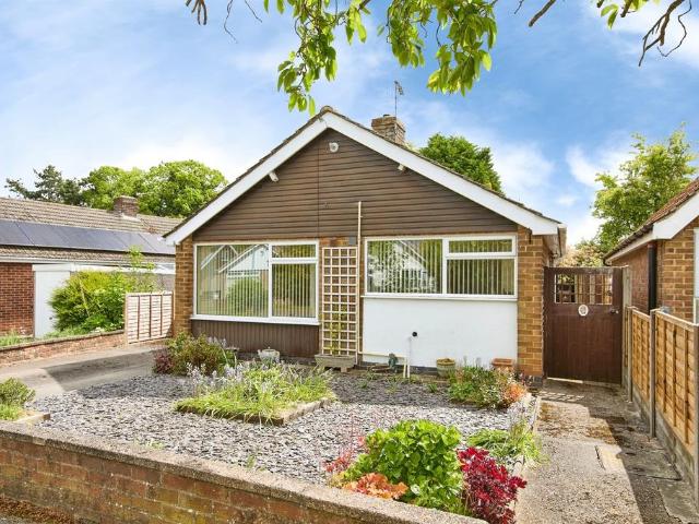 2 bedroom detached bungalow for sale