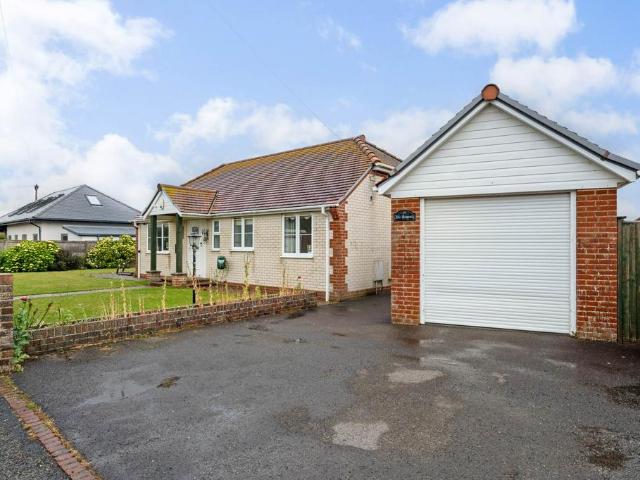 2 bedroom detached bungalow for sale