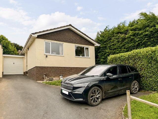 2 bedroom detached bungalow for sale