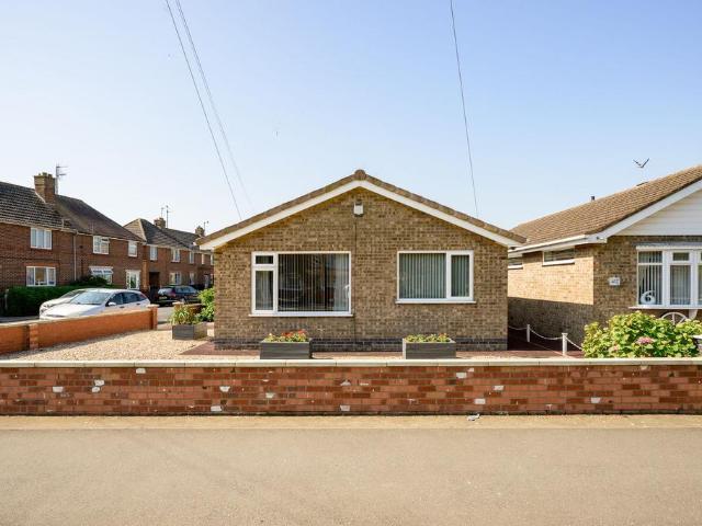 2 bedroom detached bungalow for sale