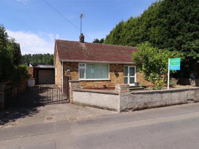2 bedroom detached bungalow for sale