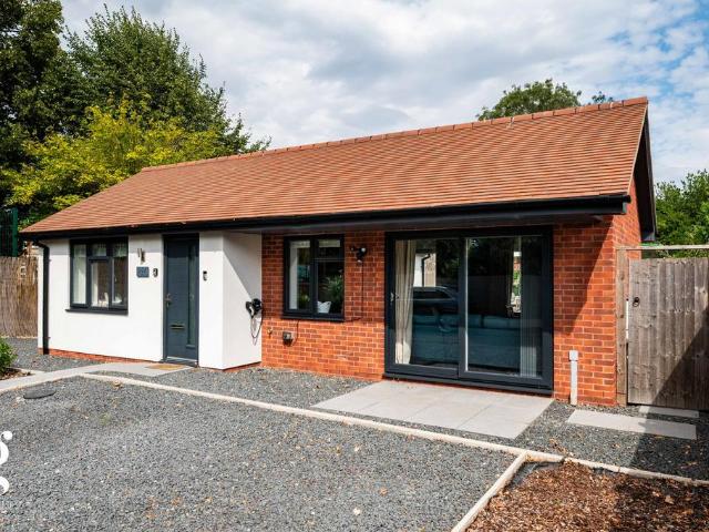 2 bedroom detached bungalow for sale