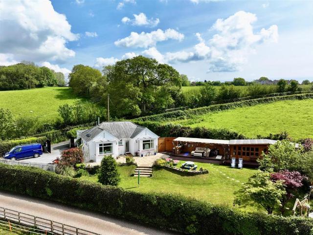 2 bedroom detached bungalow for sale