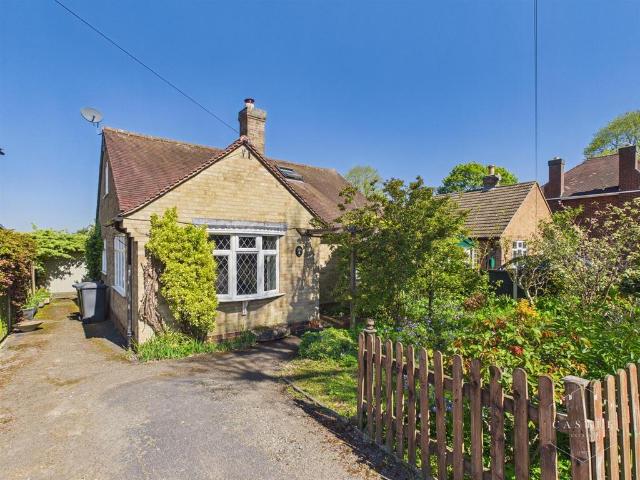2 bedroom detached bungalow for sale