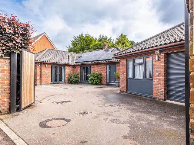 2 bedroom detached bungalow for sale