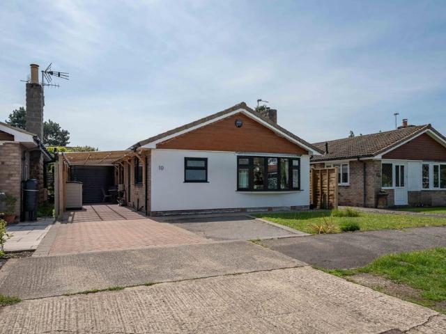 2 bedroom detached bungalow for sale