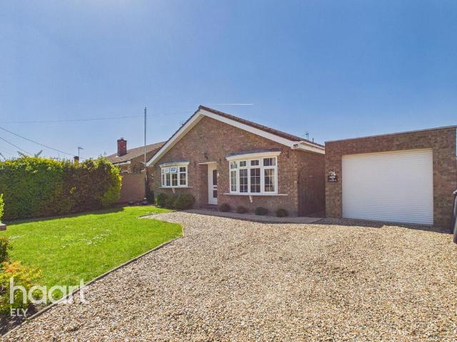 2 bedroom detached bungalow for sale