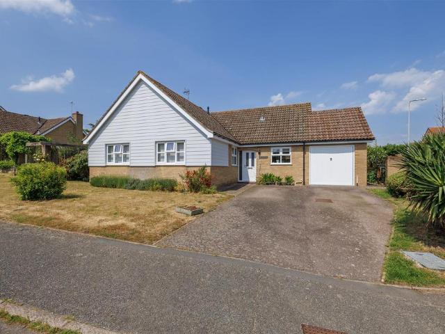 2 bedroom detached bungalow for sale