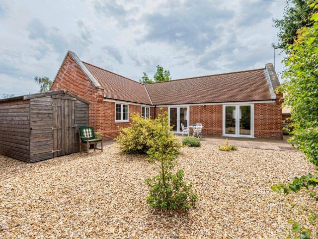 2 bedroom detached bungalow for sale