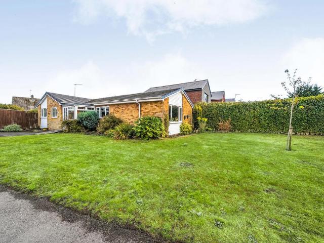 2 bedroom detached bungalow for sale