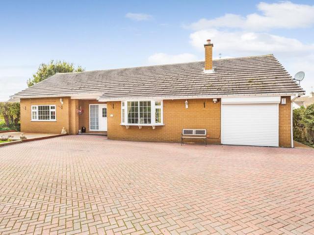 2 bedroom detached bungalow for sale