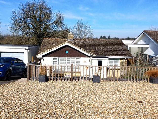2 bedroom detached bungalow for sale