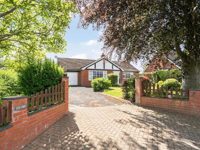 2 bedroom detached bungalow for sale