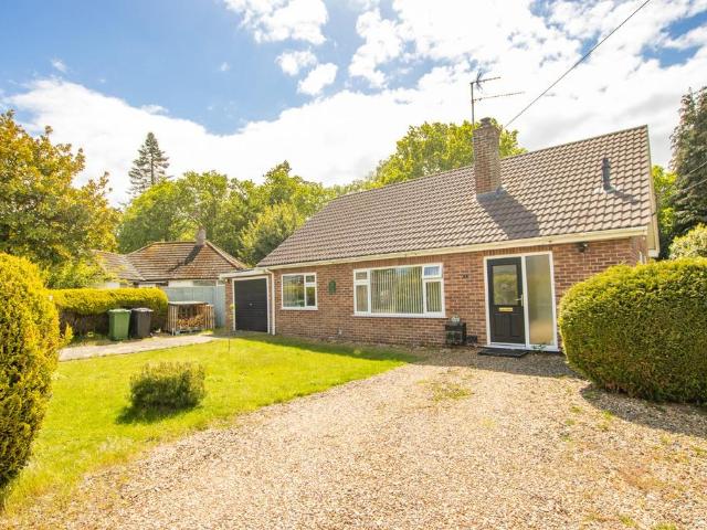 2 bedroom detached bungalow for sale