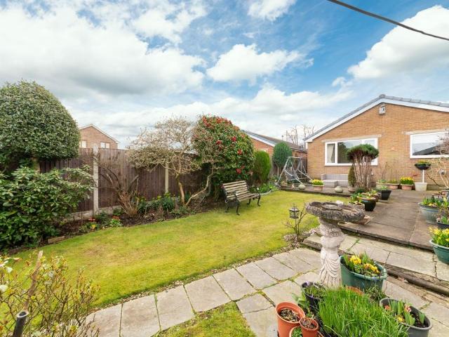 2 bedroom detached bungalow for sale