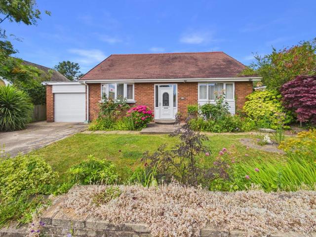 2 bedroom detached bungalow for sale