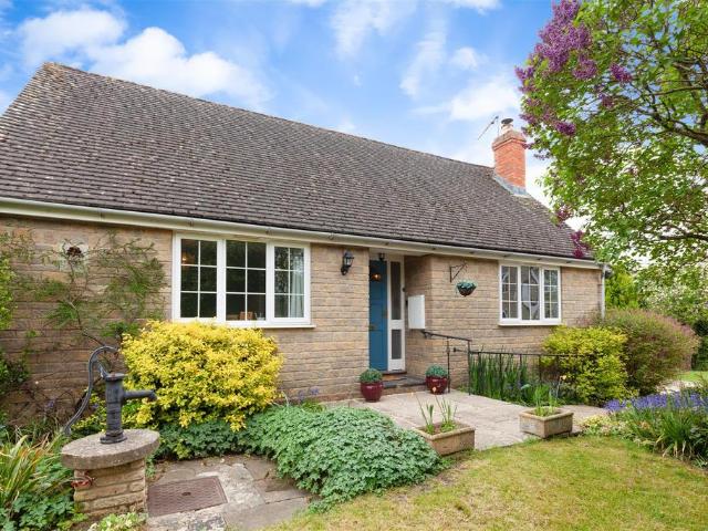 2 bedroom detached bungalow for sale