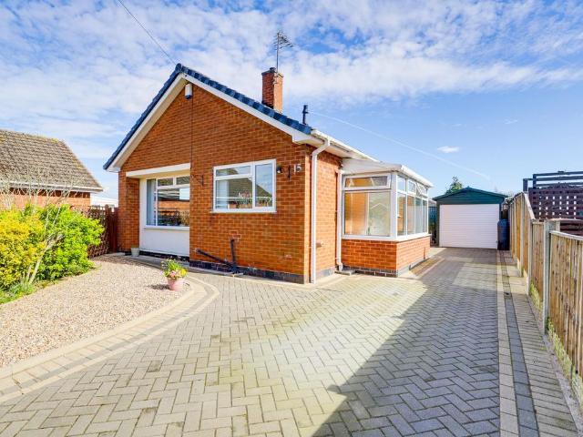 2 bedroom detached bungalow for sale
