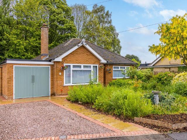 2 bedroom detached bungalow for sale