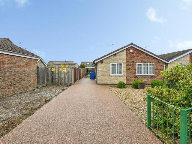 2 bedroom detached bungalow for sale