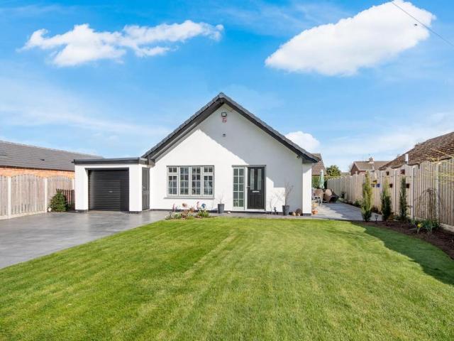 2 bedroom detached bungalow for sale