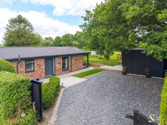 2 bedroom detached bungalow for sale