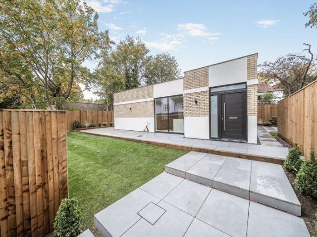 2 bedroom detached bungalow for sale